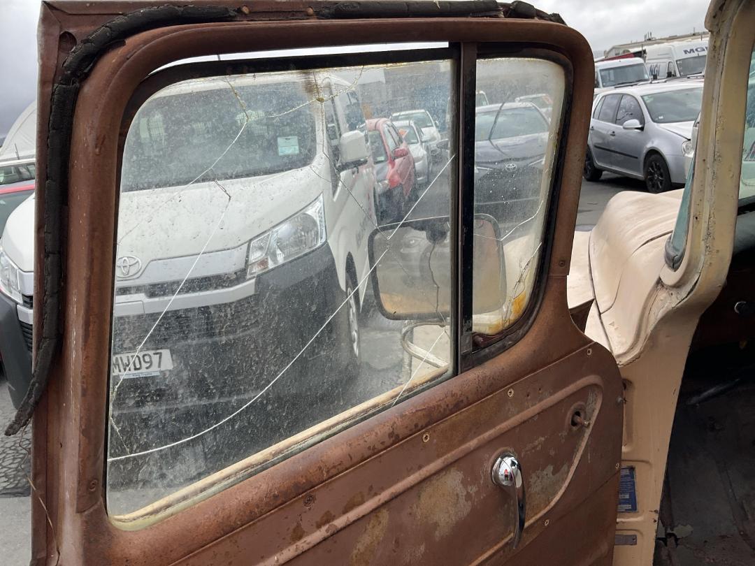Damaged Chevrolet Apache Fleetside 1958 in Wellington - Seaview | at ...