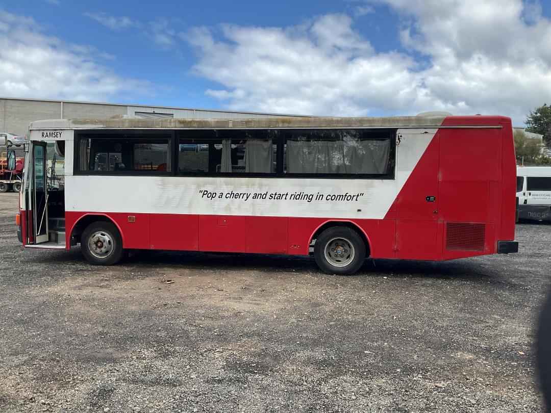 Used Hino Rainbow RR 1986 | Turners Buses, Caravans & Motorhomes ...