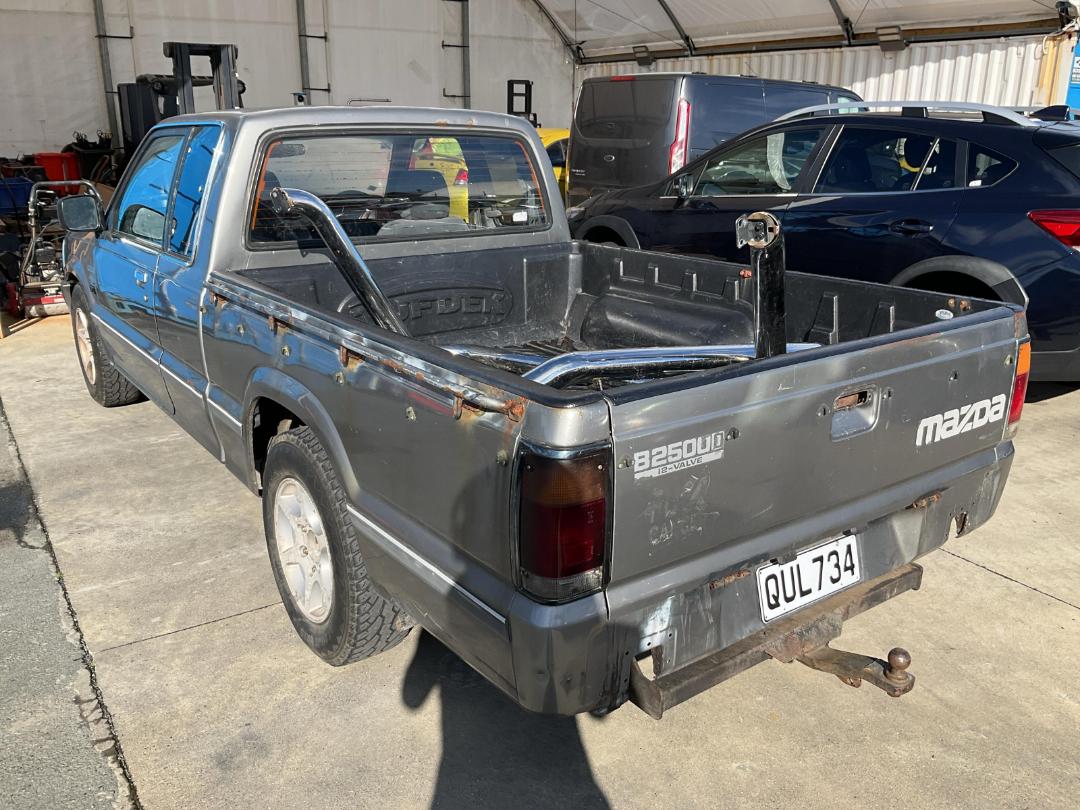 Damaged Mazda B2500 CAB Plus DE 1997 in Wellington - Seaview | at ...