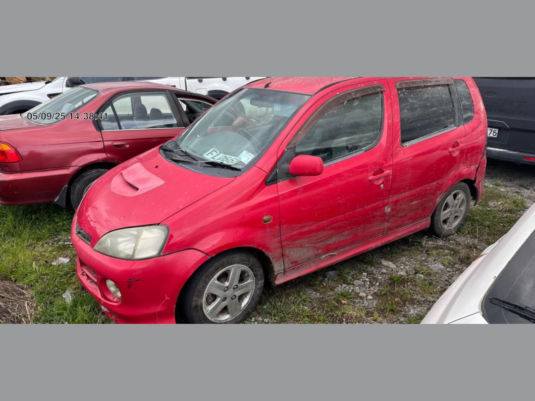 Damaged Daihatsu YRV 2000 in Wellington - Seaview | at Turners Damaged and End Of Life Vehicles ...