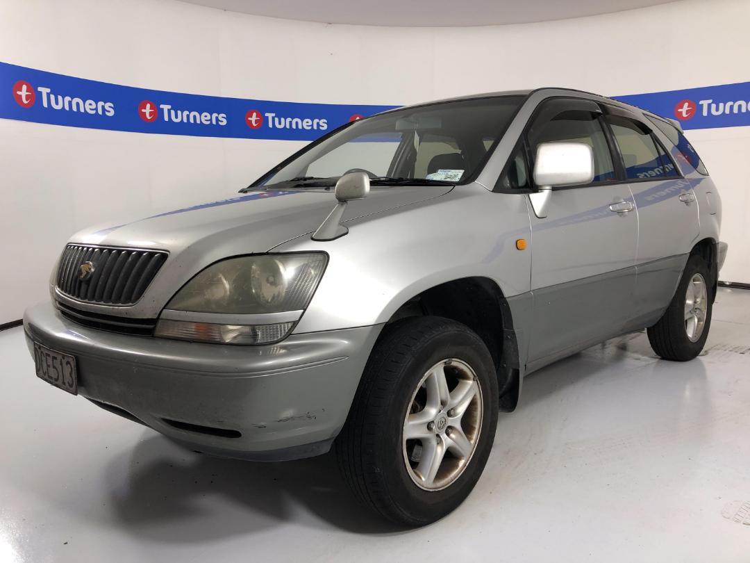 Damaged Toyota Harrier 2000 in Avalon Drive | at Turners Damaged and ...