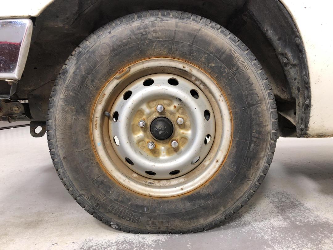 Damaged Toyota Hilux D/C 2000 in Avalon Drive | at Turners Damaged and ...