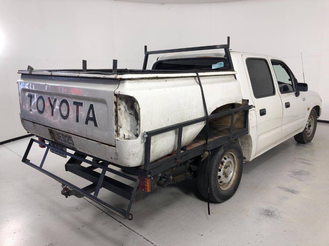 Damaged Toyota Hilux D/C 2000 in Avalon Drive | at Turners Damaged and ...