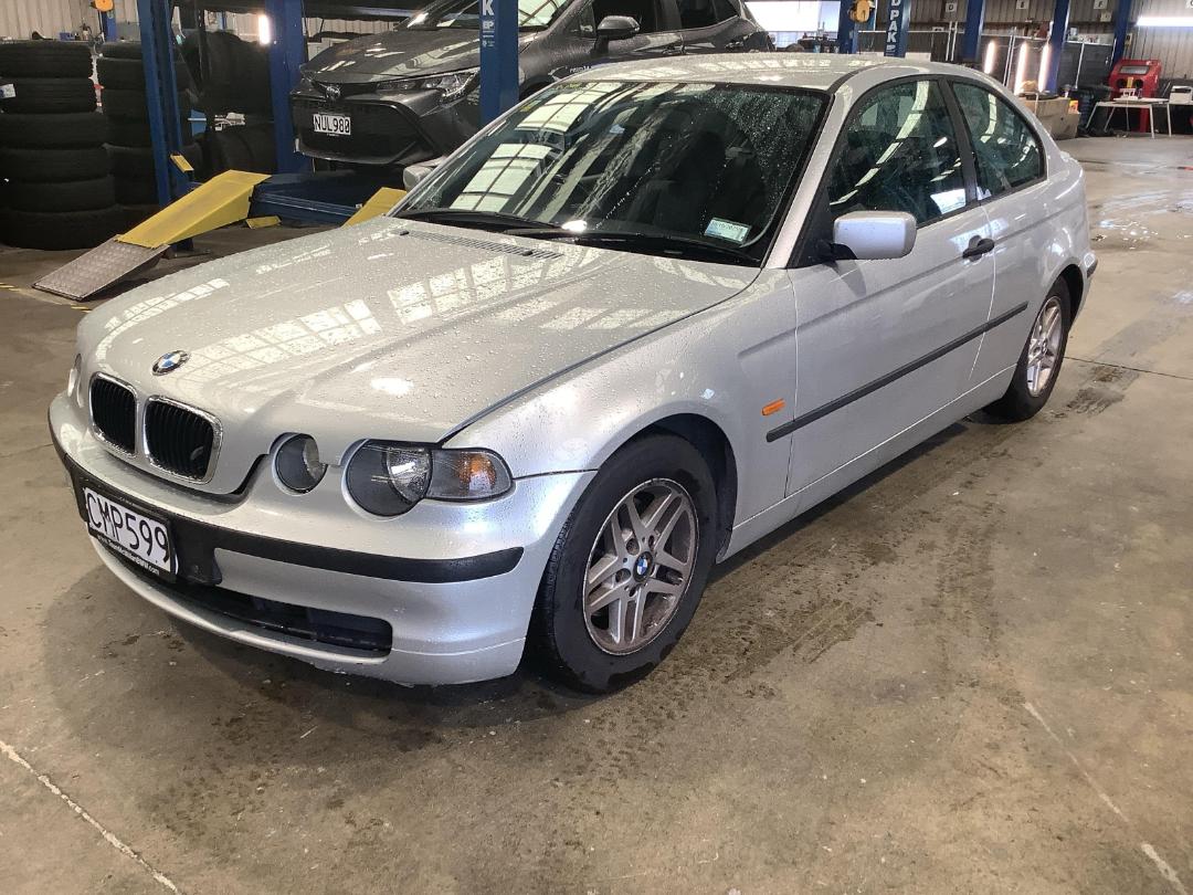 Damaged BMW Compact 2002 in Penrose - Gavin Street | at Turners Damaged ...