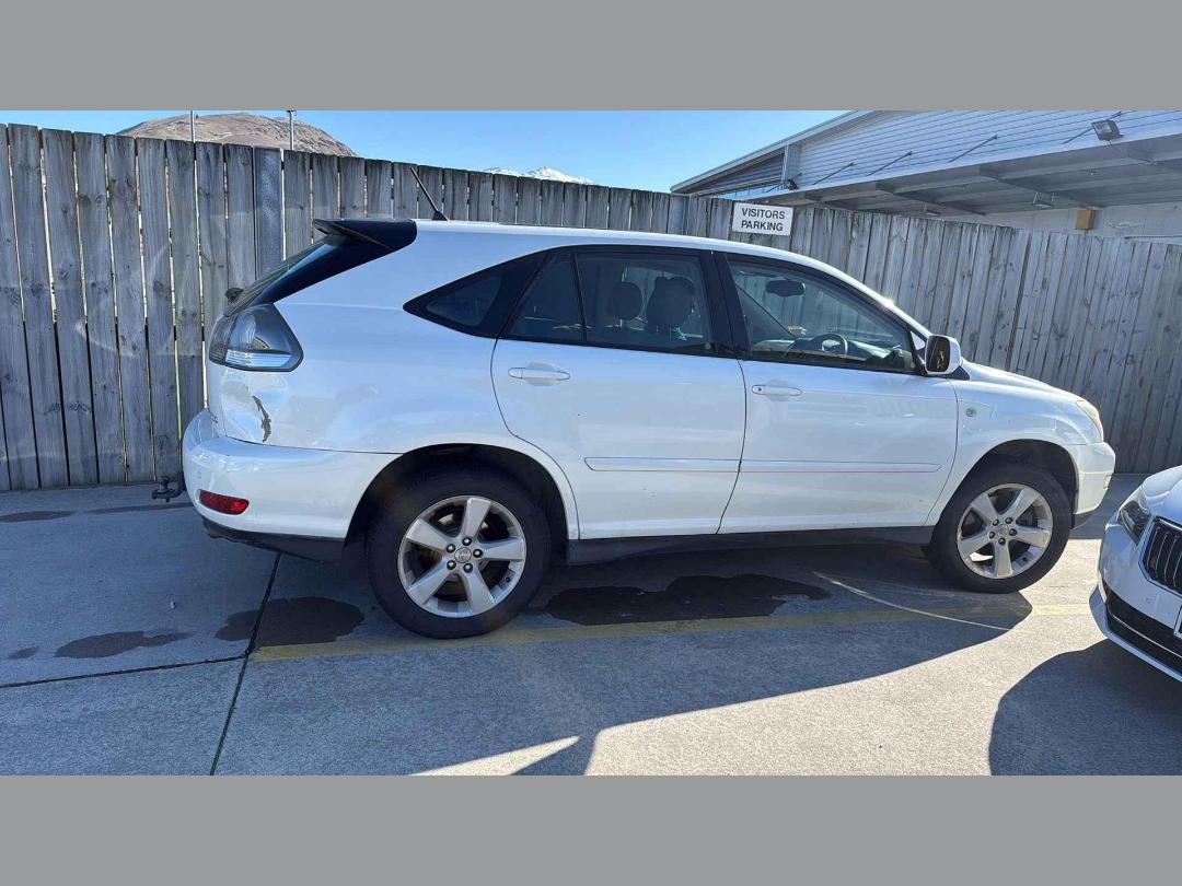 Damaged Lexus RX300 2003 in Christchurch – Bromley | at Turners Damaged ...