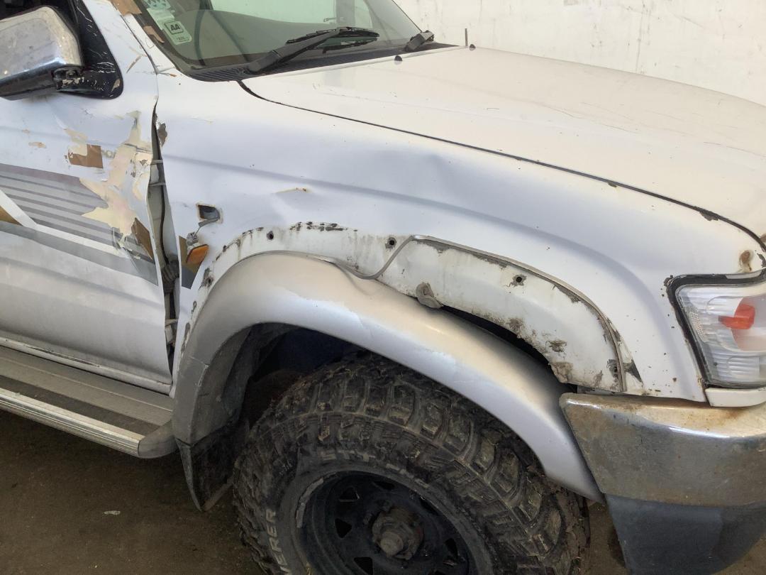 Damaged Toyota Hilux TD SR5 D/C 2004 in Christchurch – Bromley | at ...