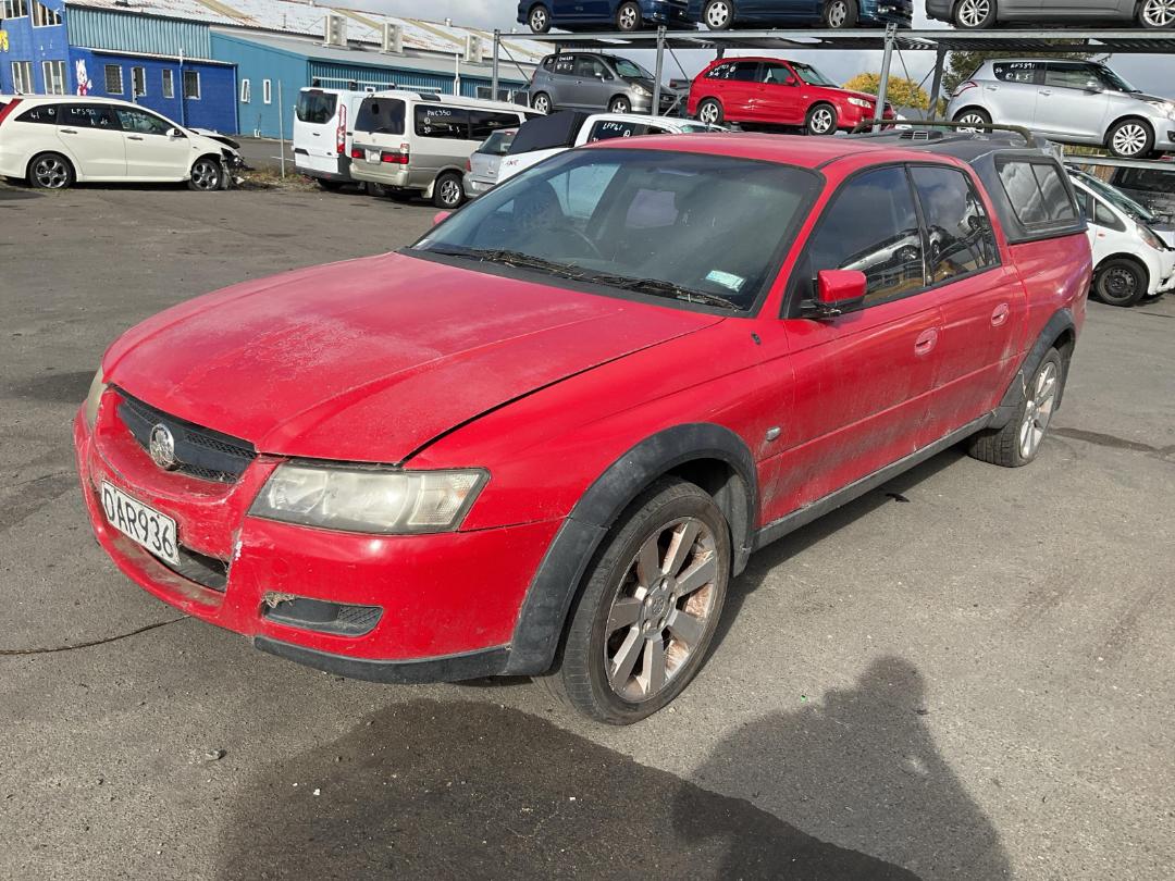 Damaged Holden Crewman Cross 6 2005 in Palmerston North - Matipo Lane ...