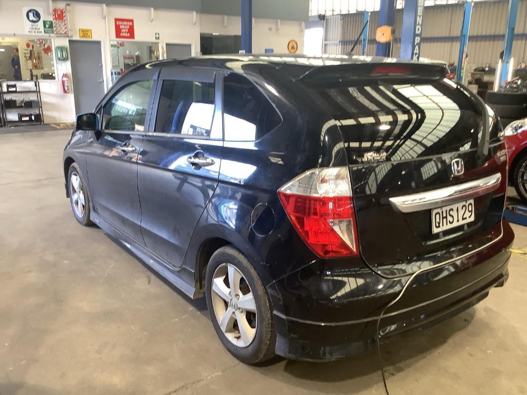 Damaged Honda Edix 2006 in Otahuhu | at Turners Damaged and End Of Life ...