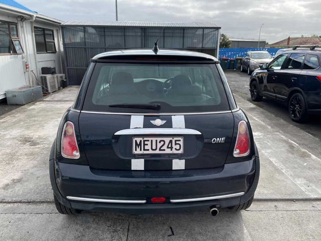 Damaged Mini ONE 2006 in Manukau | at Turners Damaged and End Of Life ...