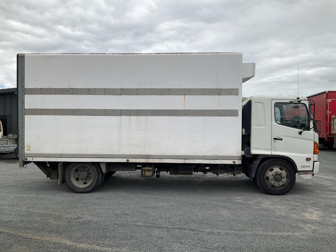 Used Hino GD PG-HAU 2008 | Turners Trucks & Machinery for Sale ...