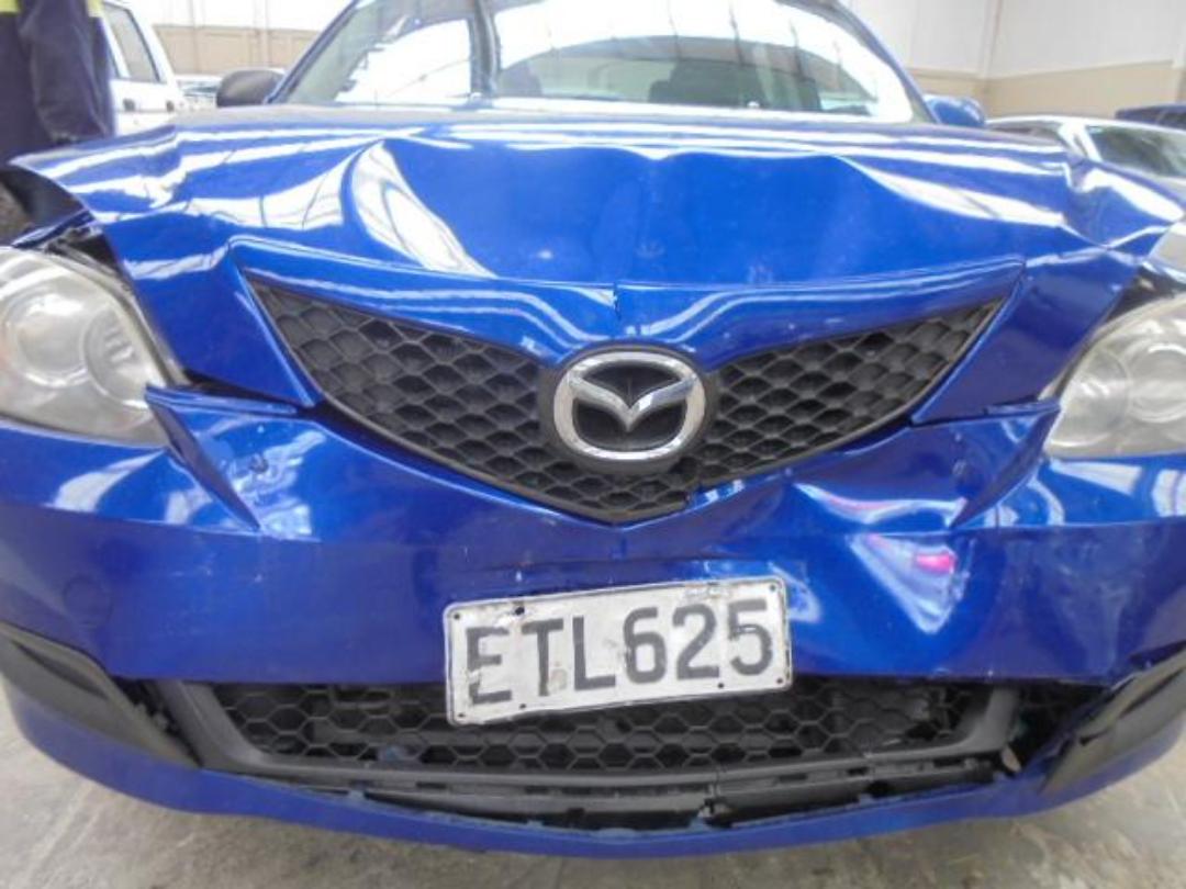 Damaged Mazda Mazda3 Sporthatch GLX 2008 in Palmerston North - Matipo ...