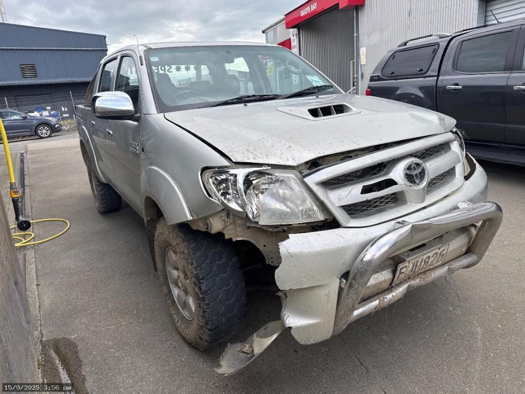 Damaged Toyota Hilux TD SR5 DCU 2008 in Christchurch – Bromley | at ...