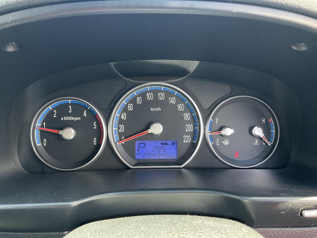 Damaged Hyundai Santa FE Crdi SUV 2009 in Penrose - Great South Road ...