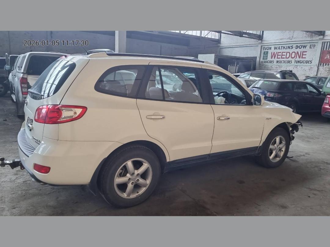 Damaged Hyundai Santa FE Crdi SUV 2009 in Christchurch – Bromley | at ...