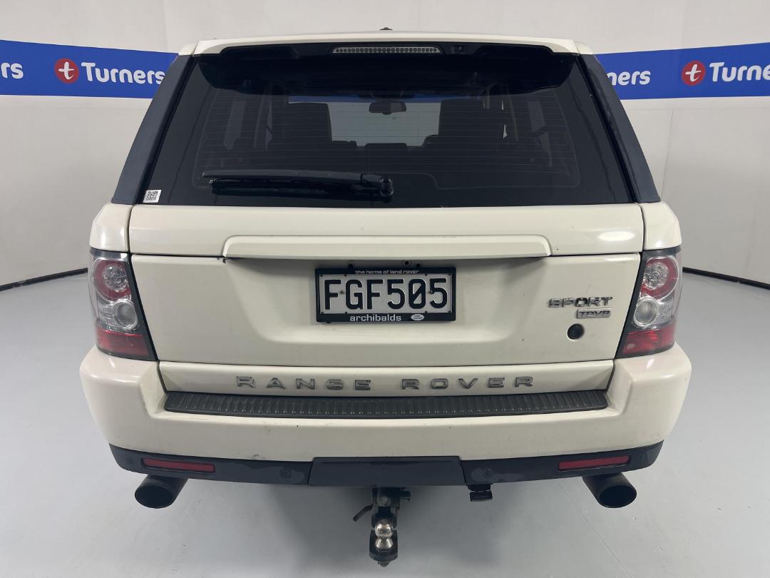 Damaged Land Rover Range Rover Sport TDV8 2010 in Wairakei Rd | at ...