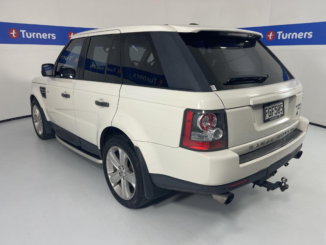 Damaged Land Rover Range Rover Sport TDV8 2010 in Wairakei Rd | at ...