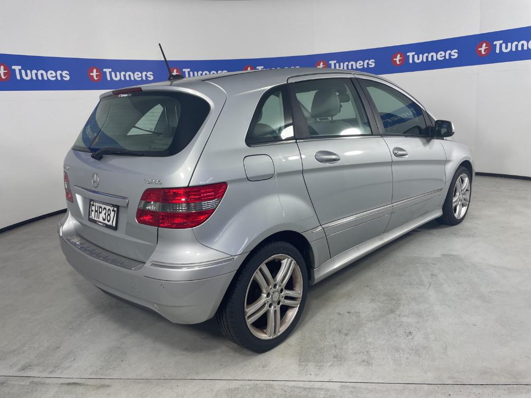 Damaged Mercedes-Benz B-Class B200 2010 in North Shore | at Turners ...
