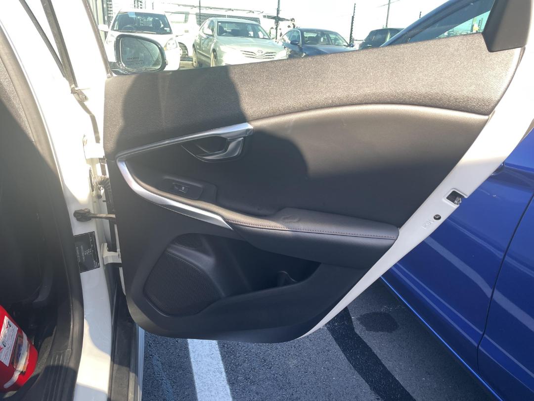 Damaged Volvo V40 2013 in Wairakei Rd | at Turners Damaged and End Of ...