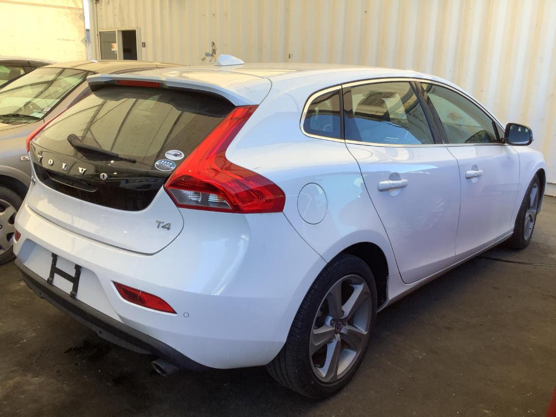 Damaged Volvo V40 T4 2014 in Christchurch – Bromley | at Turners ...