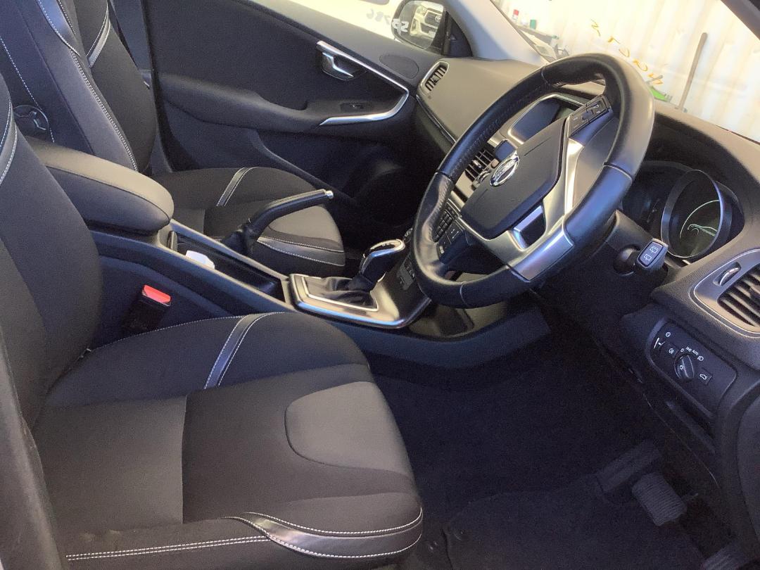 Damaged Volvo V40 T4 2014 in Christchurch – Bromley | at Turners ...