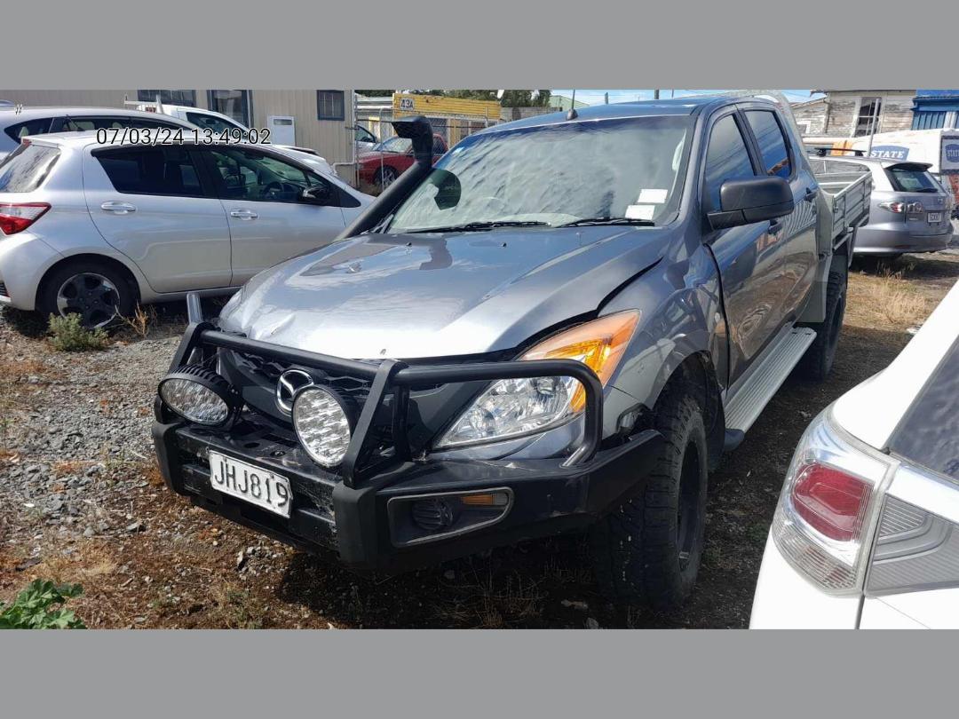 Damaged Mazda Bt-50 GLX D/C W/S 2015 in Wellington - Seaview | at ...