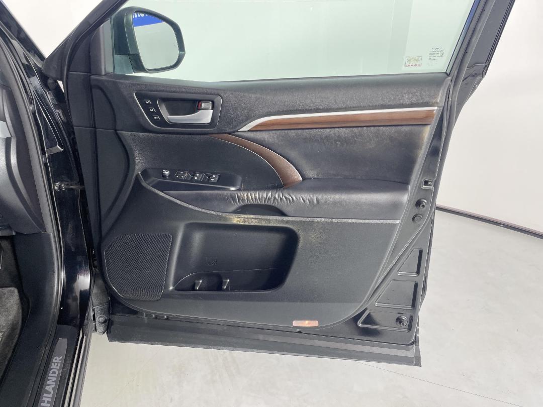 Used Toyota Highlander Limited 2015 | Napier | at Turners Cars ...