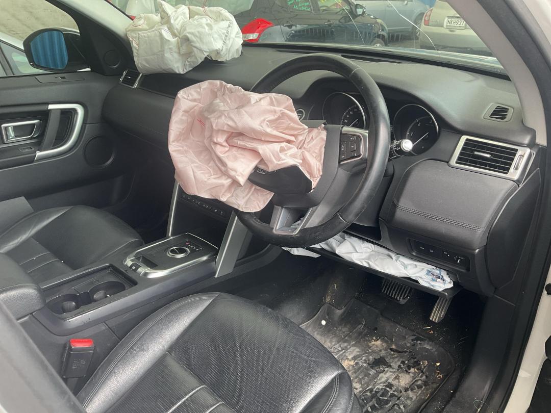 Damaged Land Rover Discovery Sport TD4 (110KW) SE 2018 in Wiri | at ...