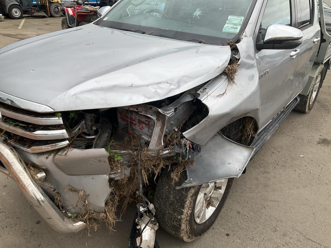 Damaged Toyota Hilux SR5 TD DC 2018 in Palmerston North - Matipo Lane ...