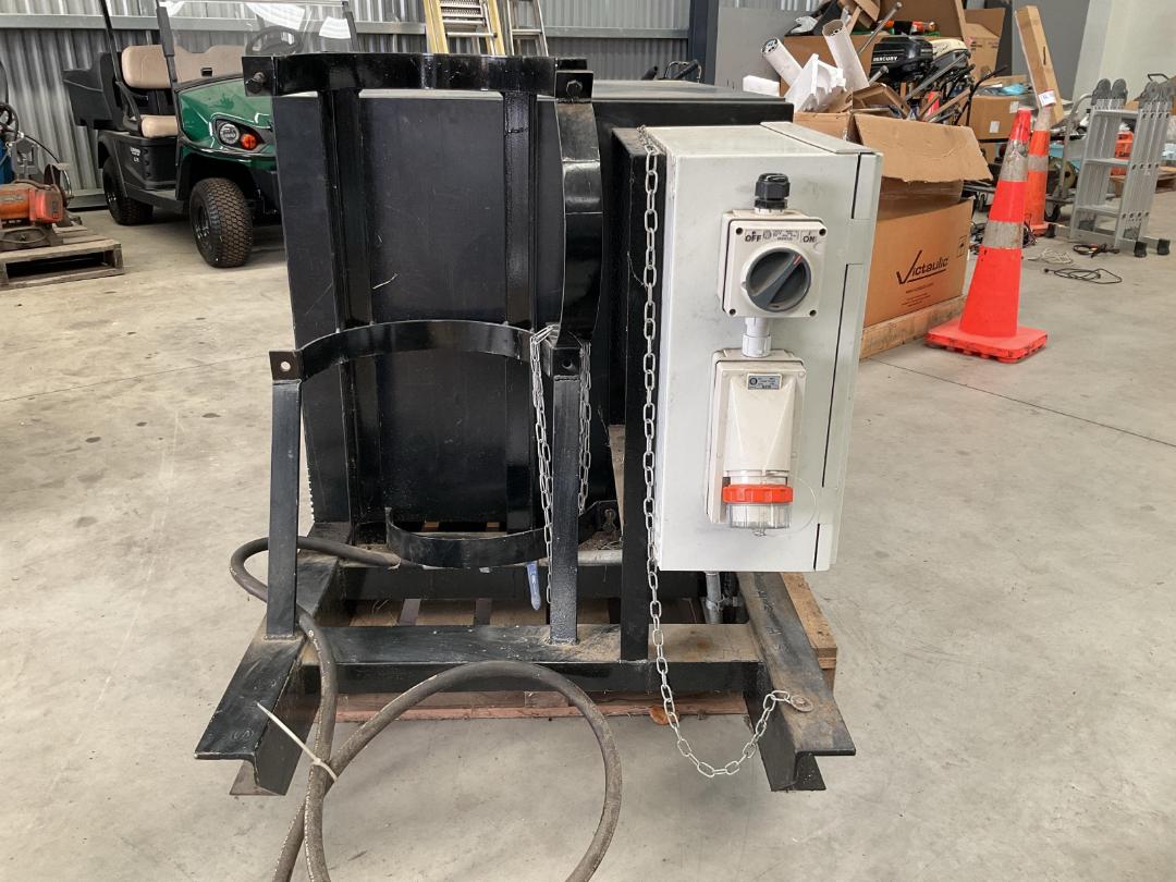 Great Deal On Atlas Copco LE11 Industrial Compressor | 22574016| Turners Commercial & Industrial ...