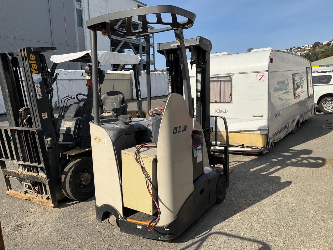 Used Crown RC5515-30 Forklift | Turners Trucks & Machinery for Sale ...