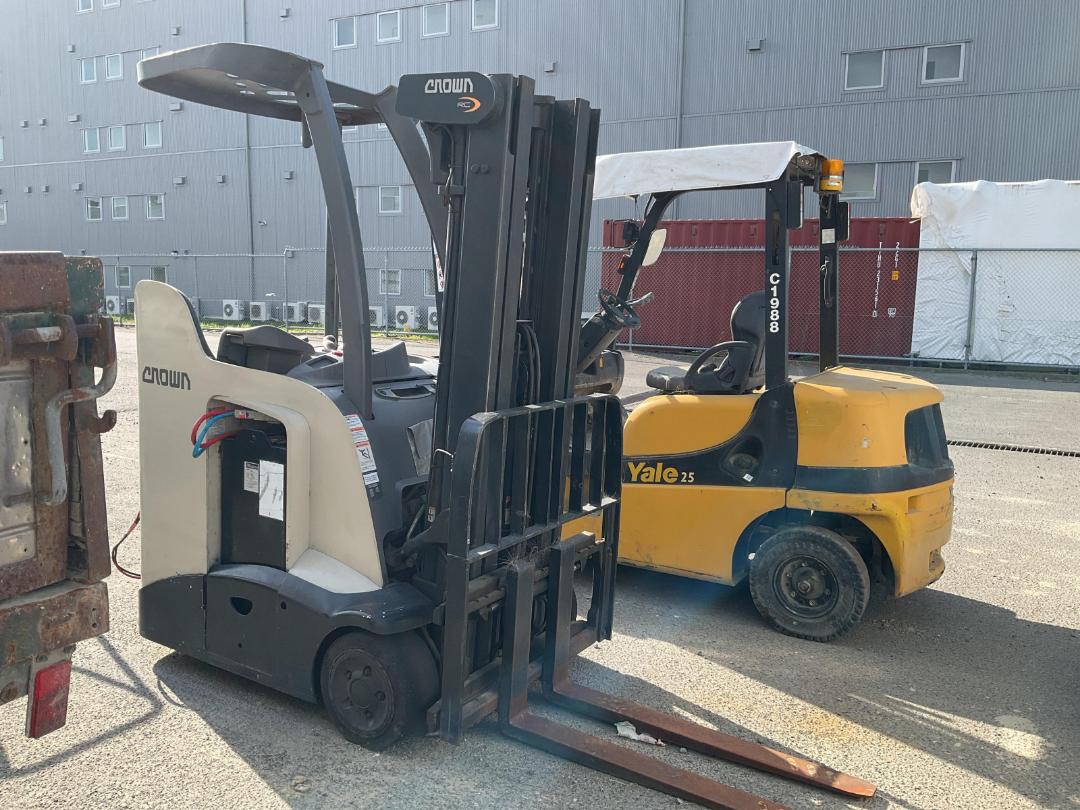 Used Crown RC5515-30 Forklift | Turners Trucks & Machinery for Sale ...